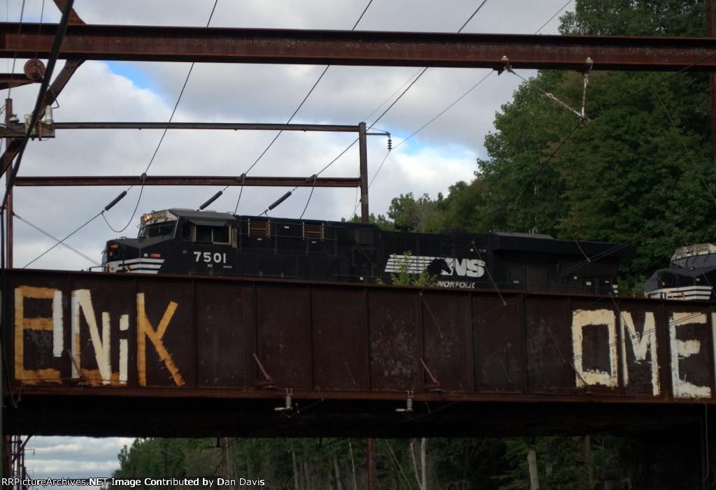 NS ES40DC 7501 leads 17G towards CP West Lang